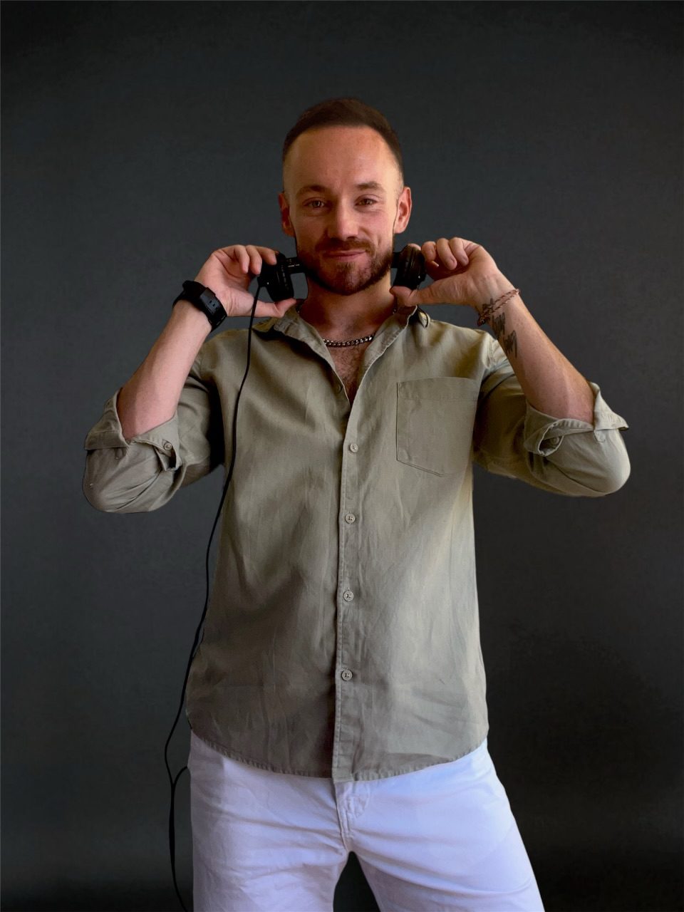 Ronni Who - DJs and Musicians - Star Cast House