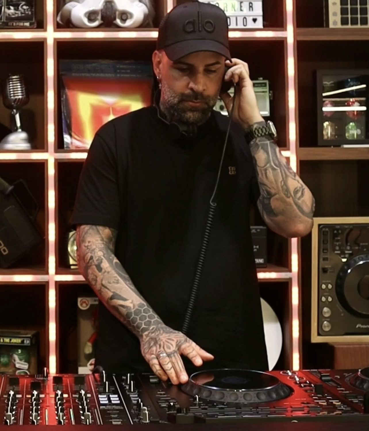 Jonas Ruiz - DJs and Musicians - Star Cast House